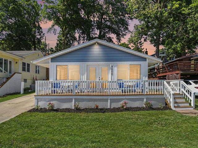 6600 Shoreline Ct, Saranac, MI 48881