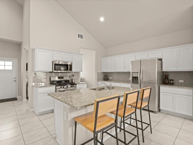 6601 San Isidro Dr, Austin, TX 78744 | MLS #9272 | Compass