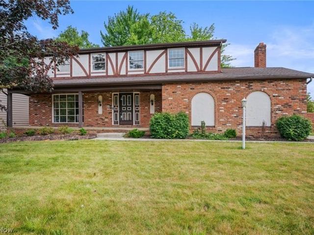 6602 Night Vista Dr, Parma, OH 44129