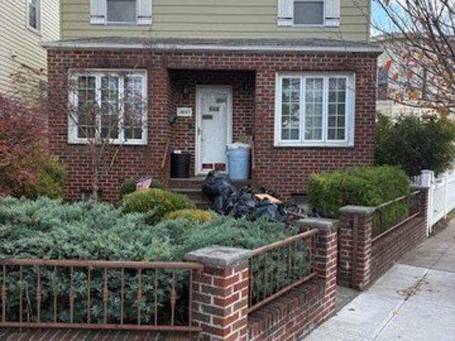 6602 Hull Ave, Maspeth, NY 11378