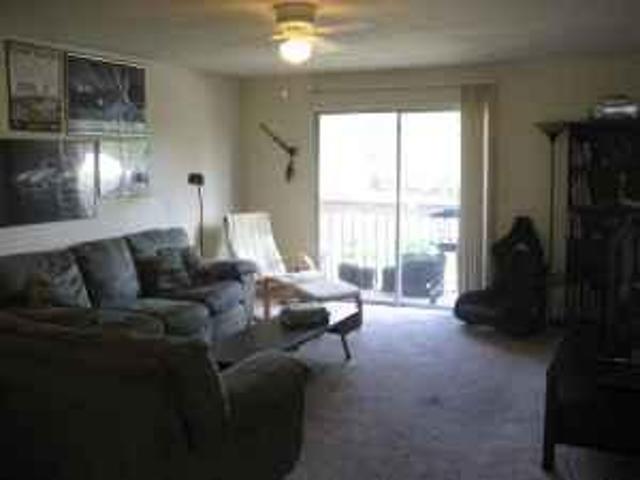 $660 / 2br Very SPACIOUS and AFFORDABLE 2/2 summer sublease Bivens Cove SW 13th