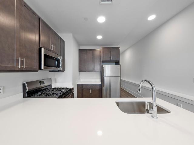660 Grand St # 401