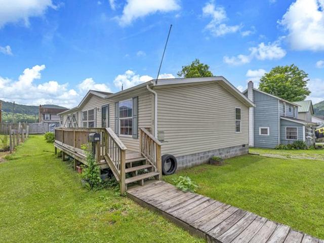 660 Kanawha Ave, Rainelle, WV 25962