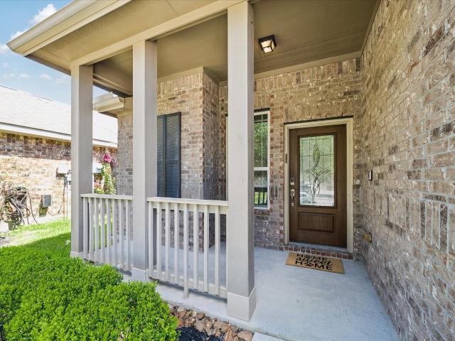 660 Oak Circle Drive E