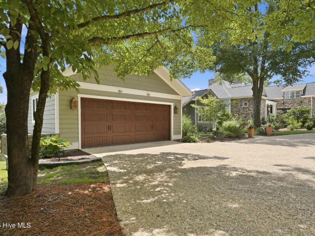 660 Lake Forest Drive SE
