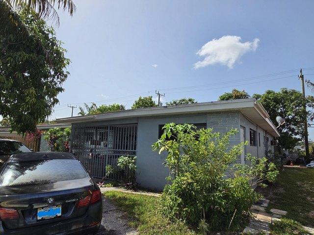 660 NE 181st St, Miami, FL 33162