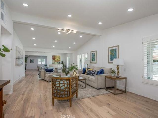 660 S Desert View Dr, Palm Springs, CA 92264