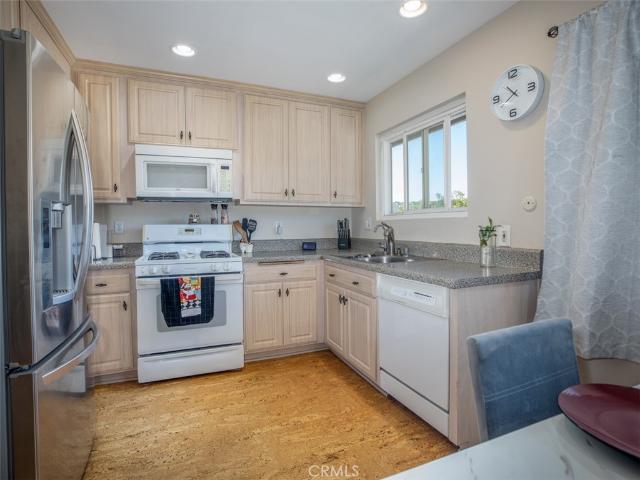 660 S Glassell 12