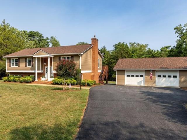 660 Spring Lake Dr, Earlysville, VA 22936