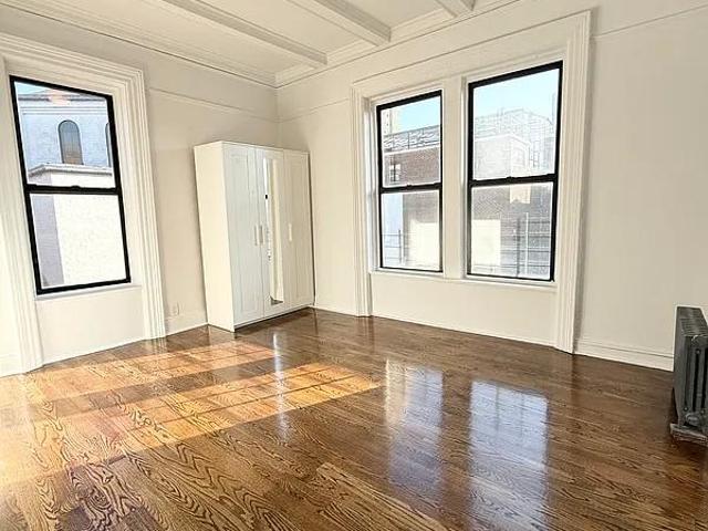 660 w 180 st Oversized rooms