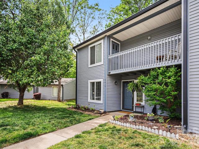 6614 Point Comfort Ln, Charlotte, NC 28226 | MLS #4369 | Compass