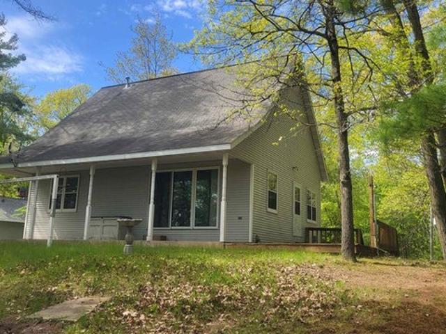 6615 Birchwood Shores Ln, Oconto Falls, WI 54154
