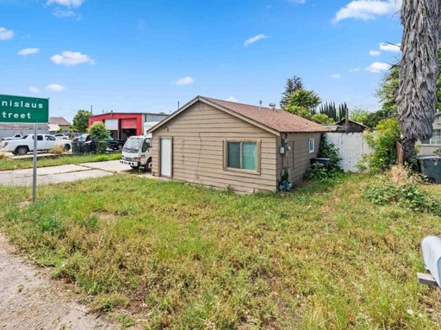6615 Callander Ave, Riverbank, CA 95367