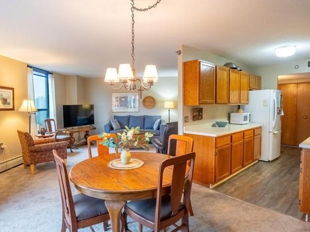 6615 Lake Shore Dr S Apt 917, Richfield, MN 55423