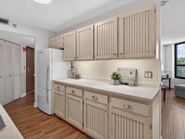 6615 Lake Shore Drive S # 304