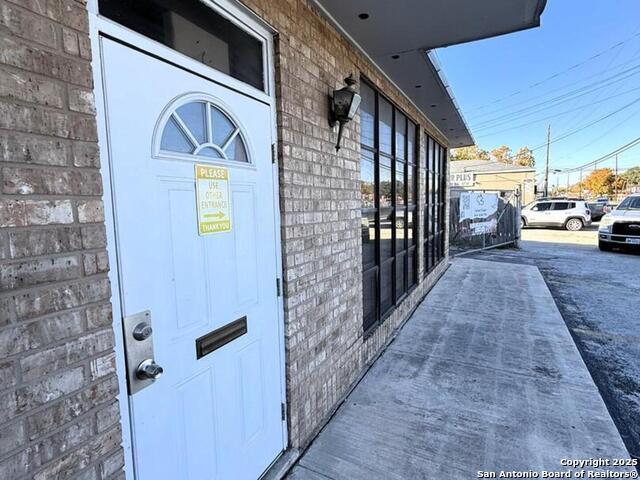 6615 S Flores