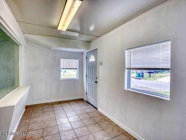 6616 Columbus Cir, Ocean Springs, MS 39564 | MLS #4146 | Compass