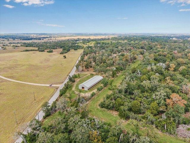 6618 Stokes Rd, Bellville, TX 77418