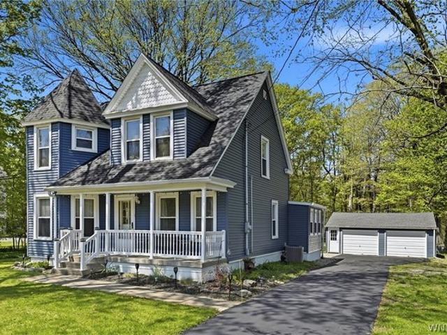 6618 Versailles Rd, Lakeview, NY 14085