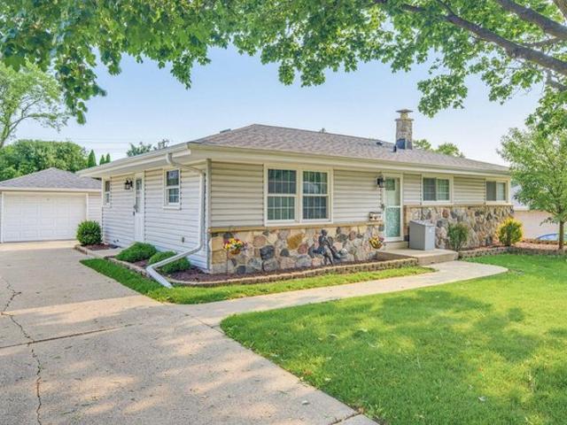 6619 Manchester Dr, Greendale, WI 53129