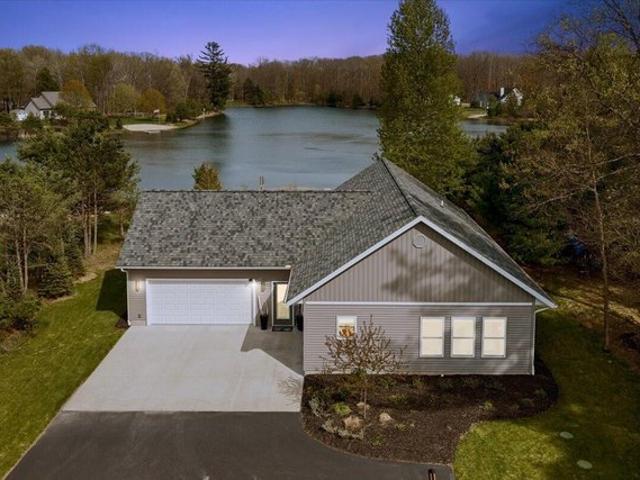 6619 Donegal Ct, Canadian Lakes, MI 49346