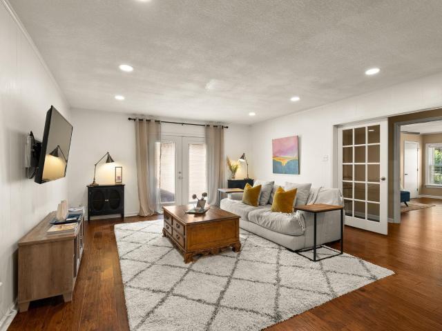 6619 Greenwood Road