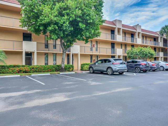 6610 Coral Lake Dr, Unit 110, Margate, FL 33063 | MLS #B26014 | Compass