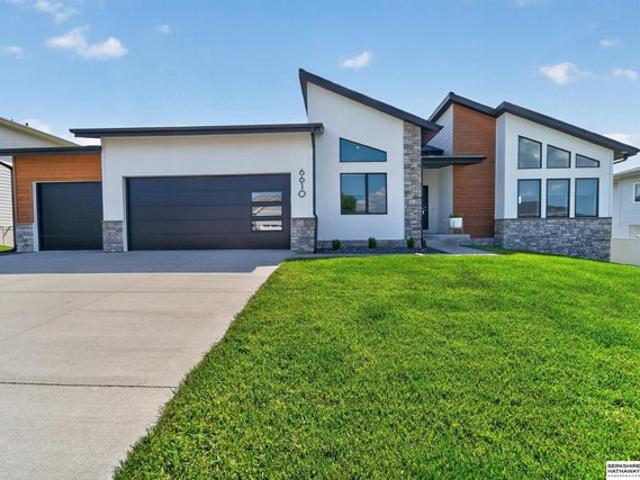 6610 S 209th St, Elkhorn, NE 68022