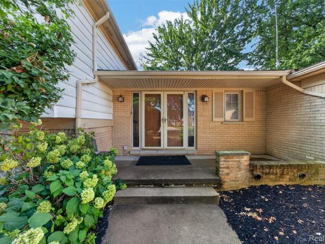 6611 Cottonwood Knoll Court