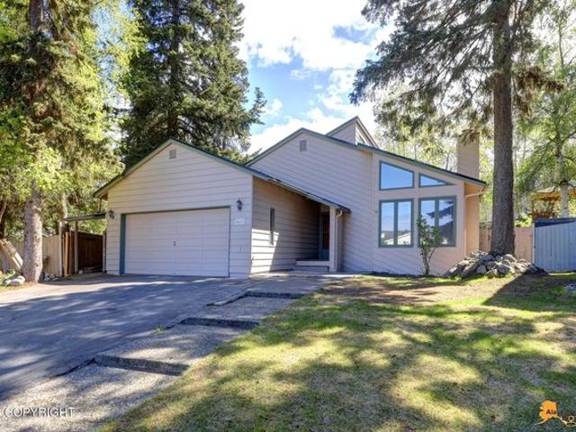 6611 Lawlor Cir, Anchorage, AK 99502