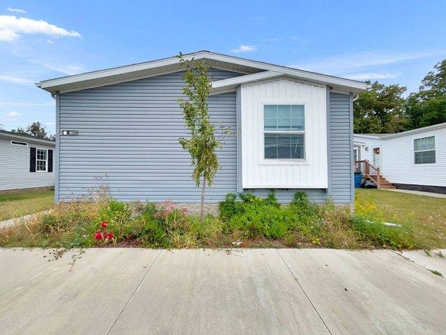 6612 Prince Blvd, Fenton, MI 48430