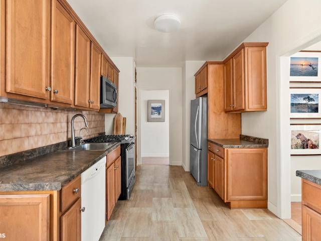 661 41ST Street 4D