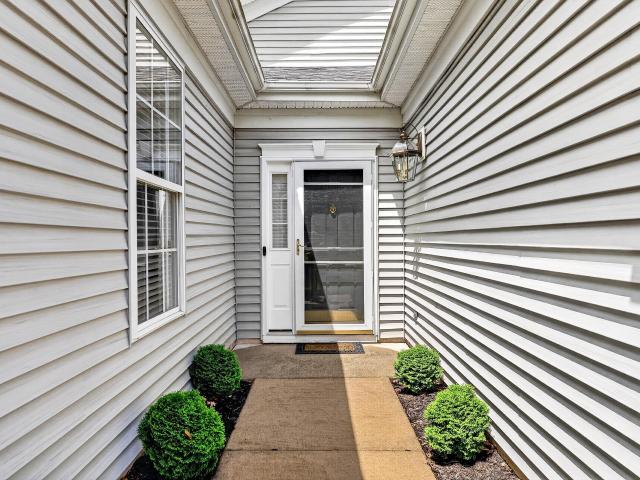 661 Country Club Dr
