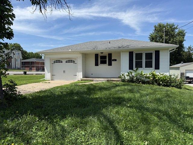 661 E Label St, Marshall, MO 65340