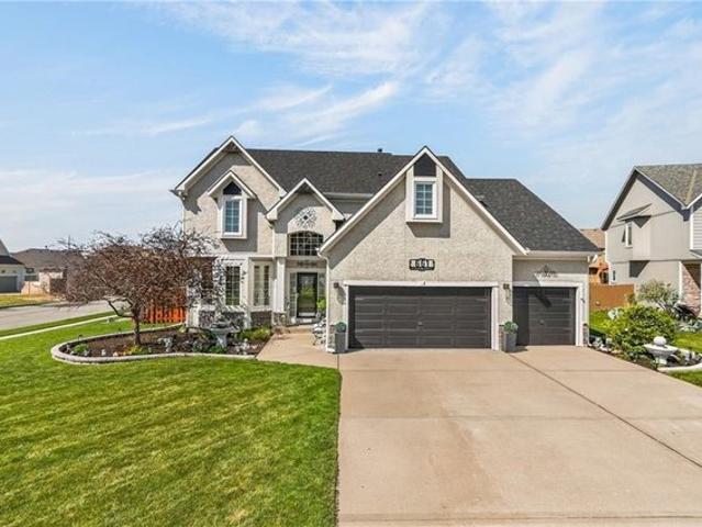 661 N Poplar Cir, Gardner, KS 66030