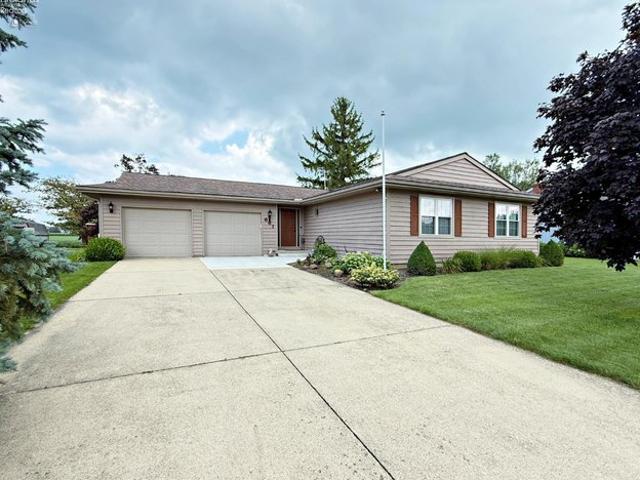 661 Nickie Ln, Fostoria, OH 44830