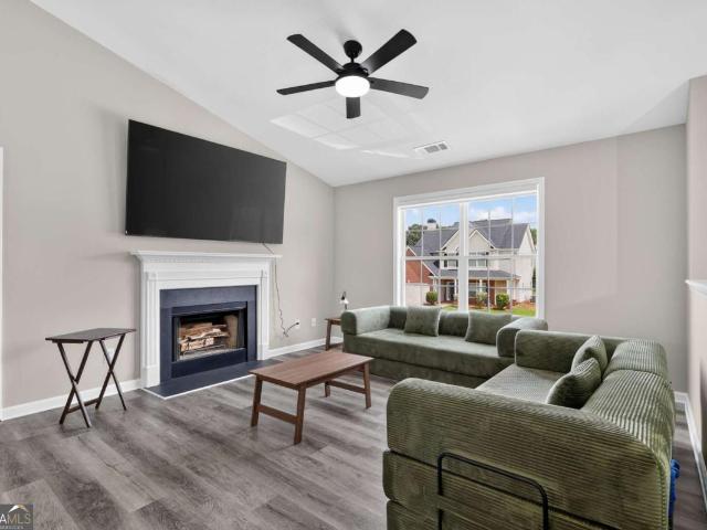 661 Nine Oaks Circle