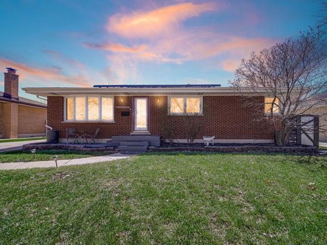 661 W Saint Aubin Dr, Addison, IL 60101