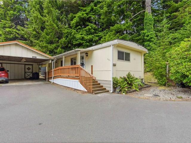 661 Village Pines Dr, Coos Bay, OR 97420