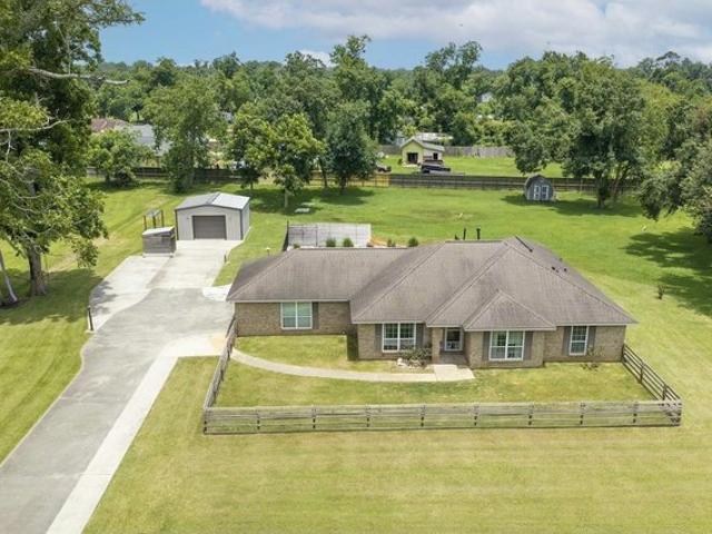 6626 Gaffney Dr, Freeport, TX 77541