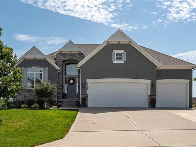 6627 McCormick Dr, Shawnee, KS 66226