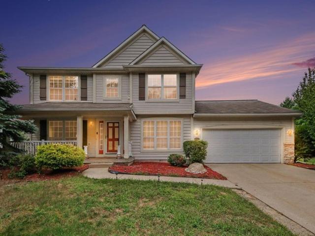 6627 Winter Creek Rd, Norton Shores, MI 49444