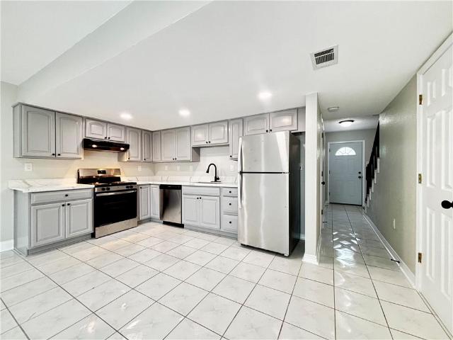 6628 Harbourview Drive