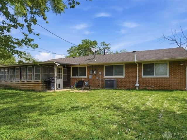 6629 Hubbard Dr, Huber Heights, OH 45424