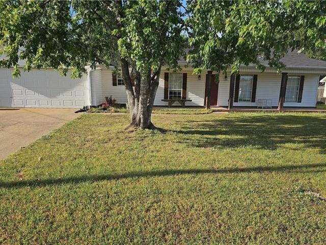 6620 Hibiscus Ln, Northport, AL 35473