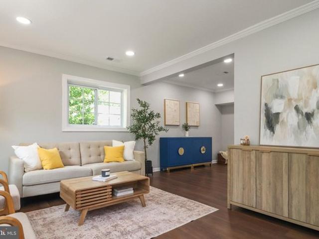 6621 Hallwood Ave, Falls Church, VA 22046
