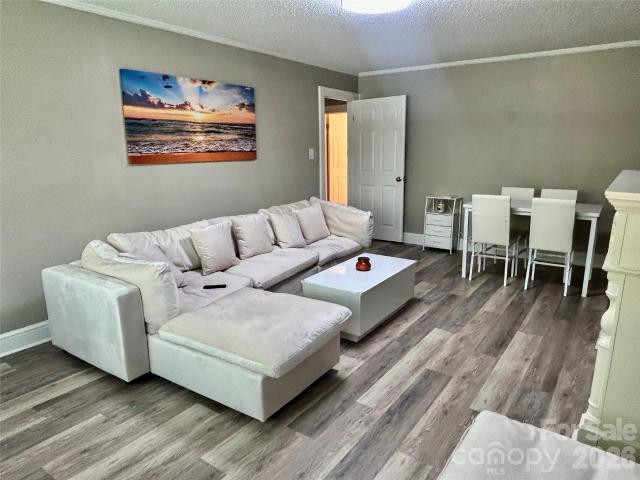 6622 Mountain Grove Road