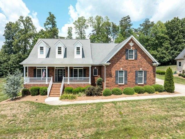 6623 Aspen Forest Ln, Walkertown, NC 27051