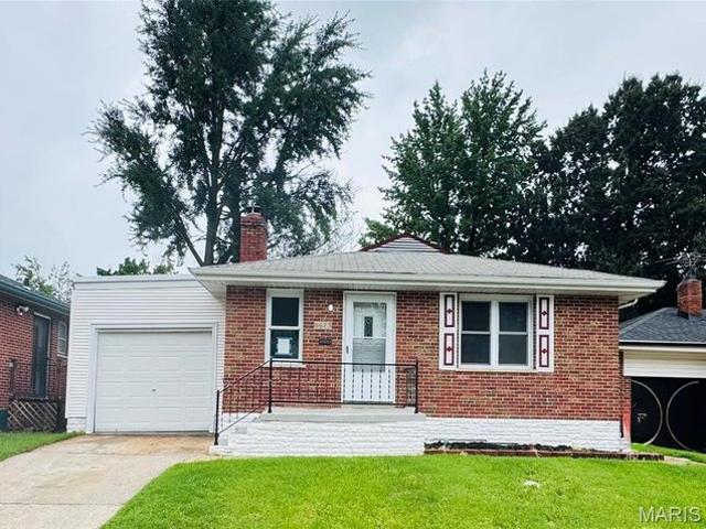 6623 Kenwood Dr, Saint Louis, MO 63121
