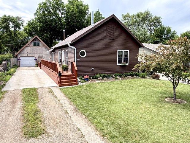 662 9th St SW, Huron, SD 57350